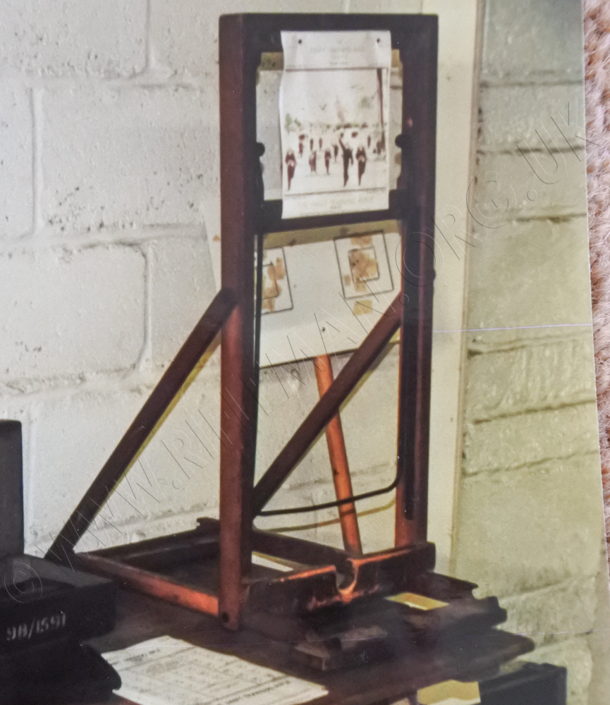 Fittings for the Swift training rifle late model of target frame